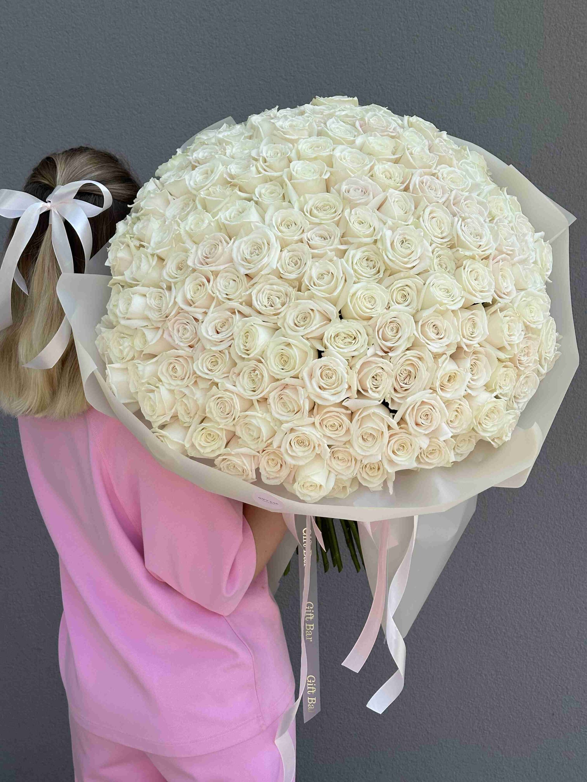 Bouquet of white roses - Giftbar